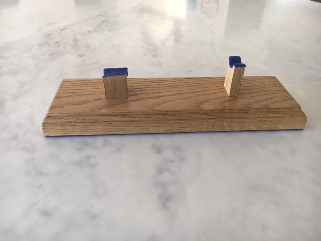 Oak Hunting Horn Stand - The Hunting Stock Market